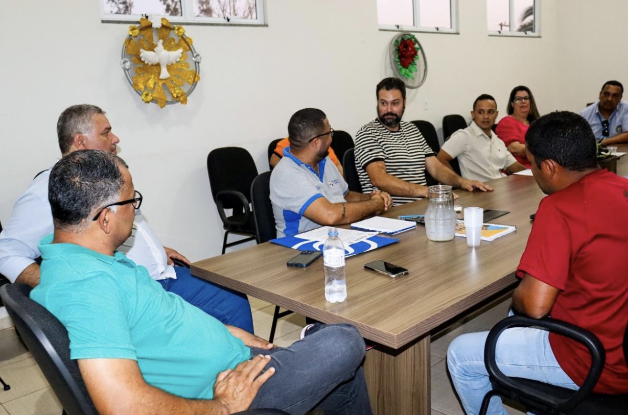 Reunião entre SEBRAE, Prefeitura de Planura e representantes do ... Reunião entre SEBRAE, Prefeitura de Planura e representantes do ...